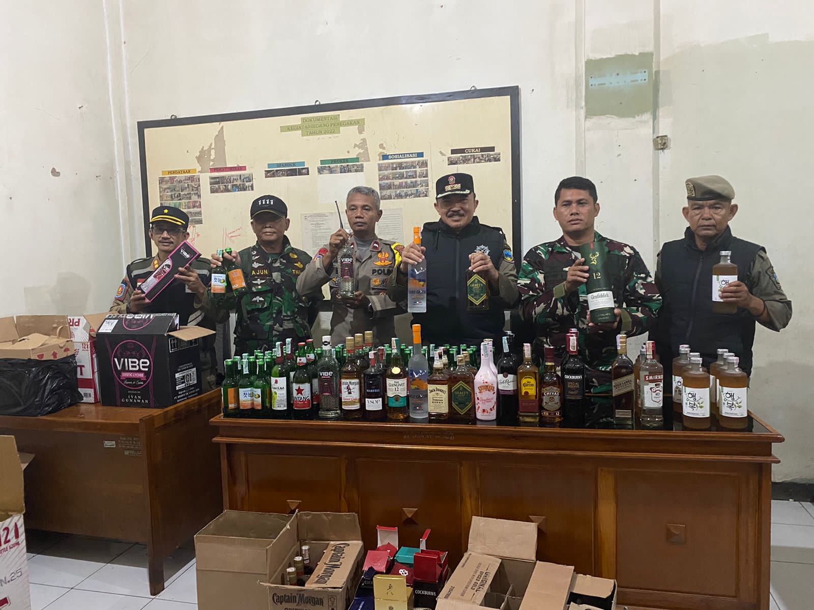 Operasi Penertiban Miras: Satpol PP Garut Sita 312 Botol Jelang Tahun Baru | GARUT BERKABAR
